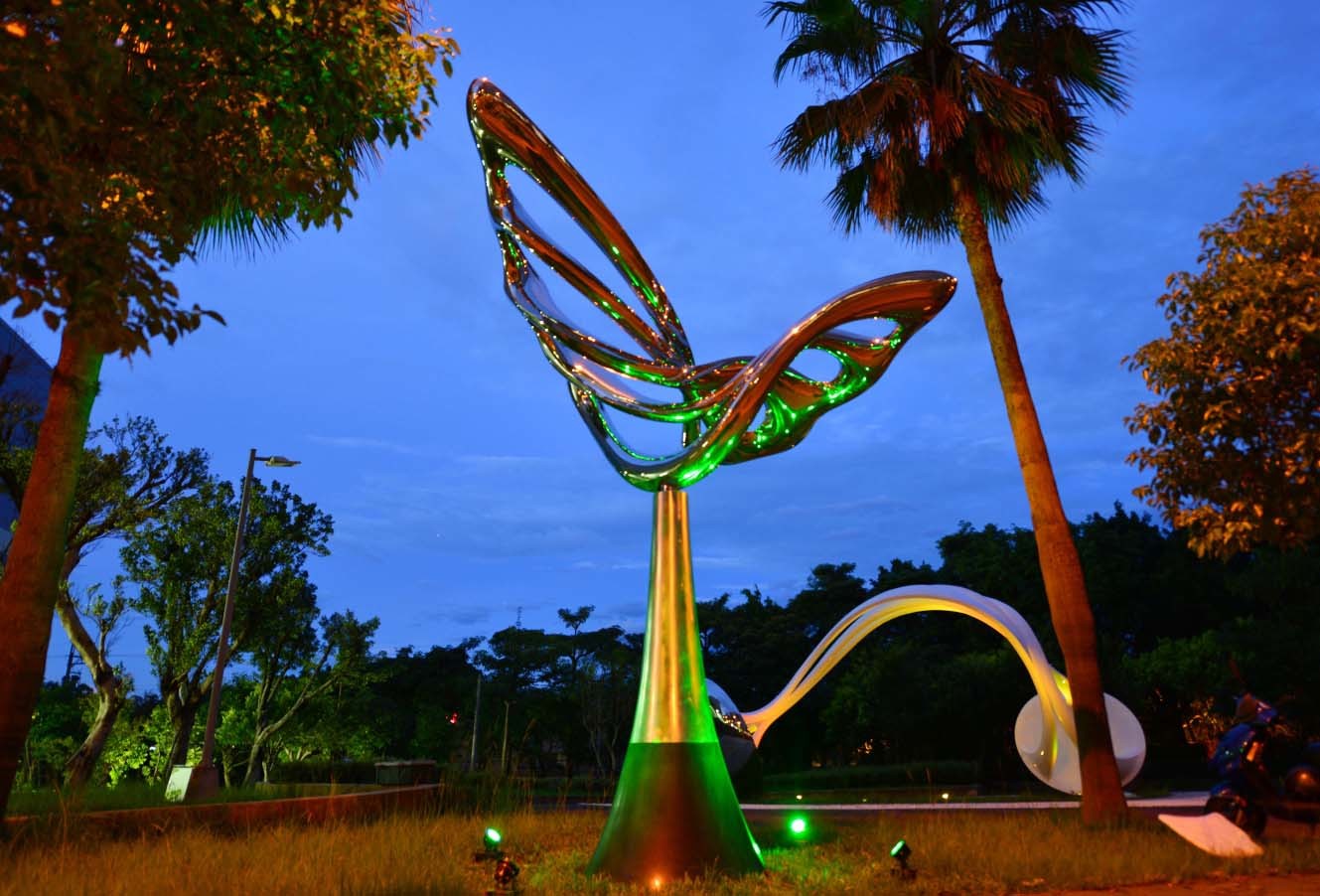 Patung Besar Modern Outdoor, Patung Seni Stainless Steel Dipoles Cermin